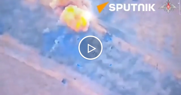 Cận cảnh Nga sử dụng 2S3 Akatsiya phá hủy kho đạn của Ukraine