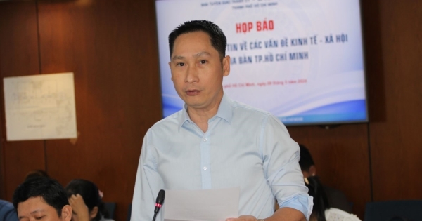 Vụ Đàm Vĩnh Hưng cài huy hiệu "lạ" khi biểu diễn: Sẽ mời chuyên gia thẩm định