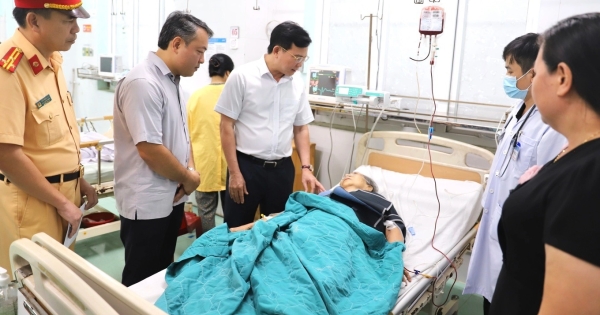 Nhân chứng vụ ô tô khách bị lật ở Đắk Nông: "Tôi không nghĩ mình còn sống"