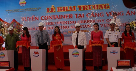 Khai tr??ng tuy?n v?n t?i h ng container qua c?ng V?ng ng