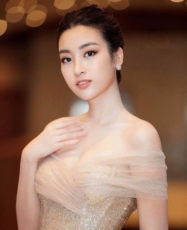 Đỗ Mỹ Linh "hở bạo" sau khi hết nhiệm kỳ hoa hậu