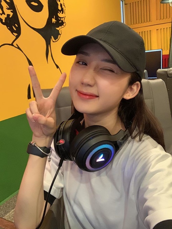 Streamer Mina Young tung ảnh bikini nóng bỏng, người hâm mộ được dịp ...