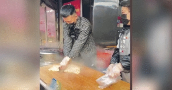 Anh bán bánh điển trai "ném bột" điêu luyện, 1,3 tỷ người xem phải trầm ...
