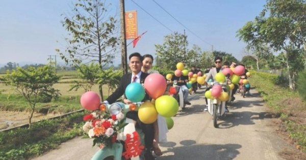 Đám cưới độc nhất vô nhị: Rước dâu bằng xe Cub, chú rể Hà Tĩnh nhận ...