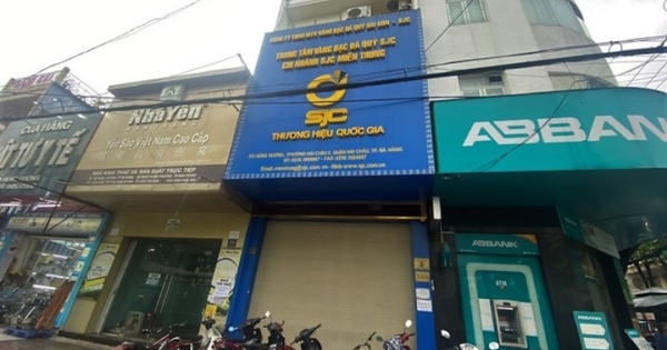 Cửa hàng SJC ở Đà Nẵng 'bỗng dưng' đóng cửa, người ôm vàng đứng ngồi ...
