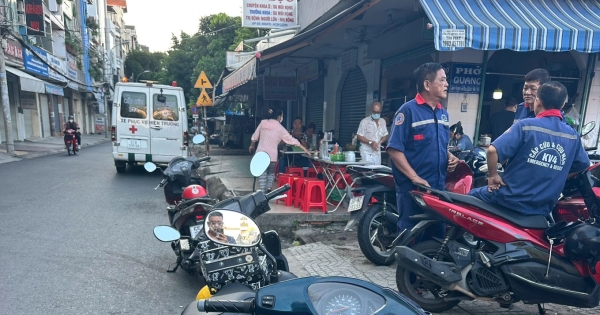 Phát hiện tài xế xe ôm tử vong ở TP.HCM, công an trích xuất camera an ...