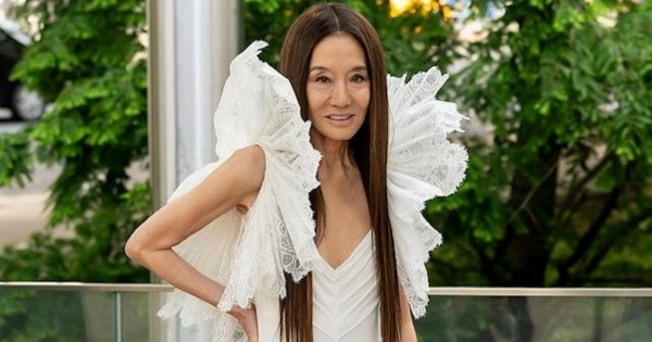 “Nữ hoàng váy cưới” Vera Wang lộ thân hình gầy gò đáng báo động ở tuổi U80