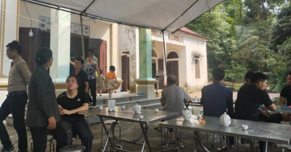 Vụ sạt lở, 3 trẻ tử vong: Người cha bất lực dùng tay cào đất hi vọng con còn thở