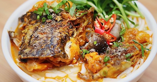 Bánh canh cá lóc Huế có gì đặc biệt khiến ai đã ăn đều nhớ mãi