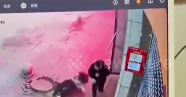 Ném pháo xuống cống, bé gái 12 tuổi bị thổi văng lên 10m: Camera ghi ...