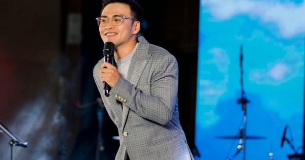 Từ ồn ào hủy show diễn ở Hà Nội: Giám đốc Mây Lang Thang là ai?