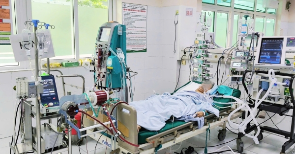 Cứu sống người đàn ông ngừng tim trên đường đến bệnh viện