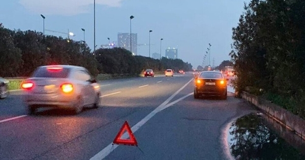 Dừng ôtô trên cao tốc không bật đèn khẩn cấp bị phạt bao nhiêu tiền?
