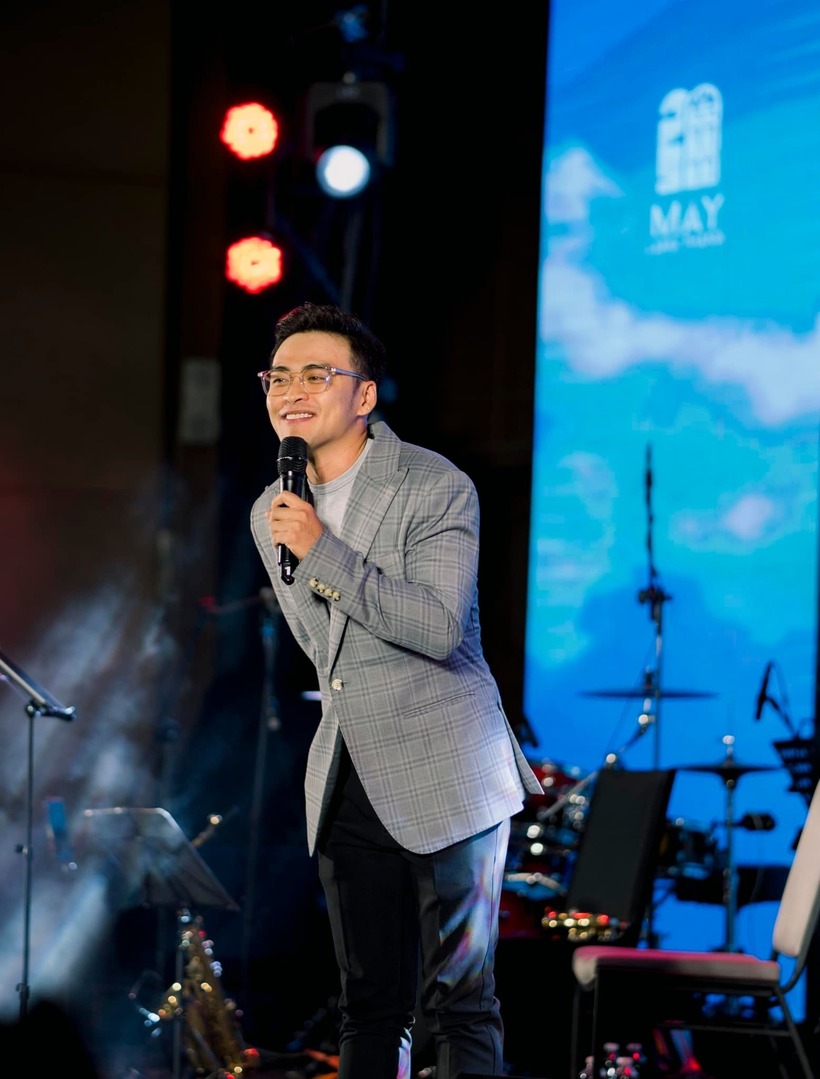 Từ ồn ào hủy show diễn ở Hà Nội: Giám đốc Mây Lang Thang là ai?