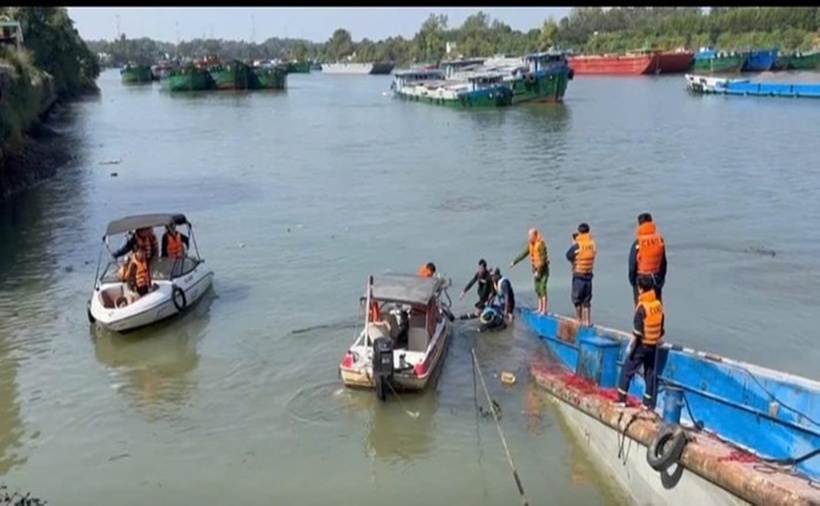 Chìm tàu chở đá trên sông Đồng Nai, một người tử vong thương tâm