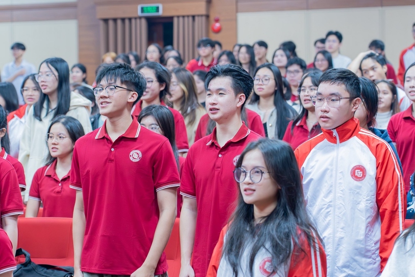 Trường Đại học Ngoại thương chi hơn 1,5 tỷ đồng lì xì sinh viên dịp Tết ...