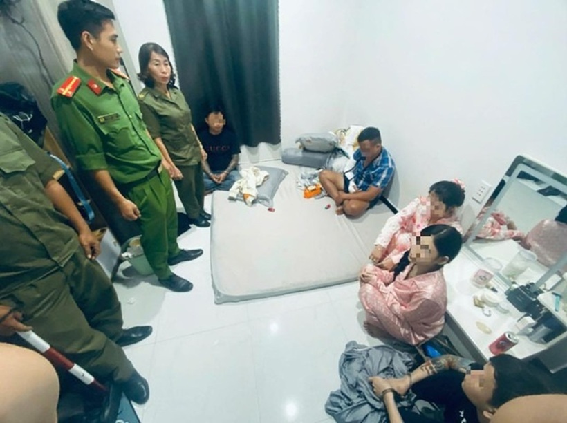 Tin pháp luật nổi bật 24h qua: Bắt quả tang 6 nam nữ "bay lắc" trong ...