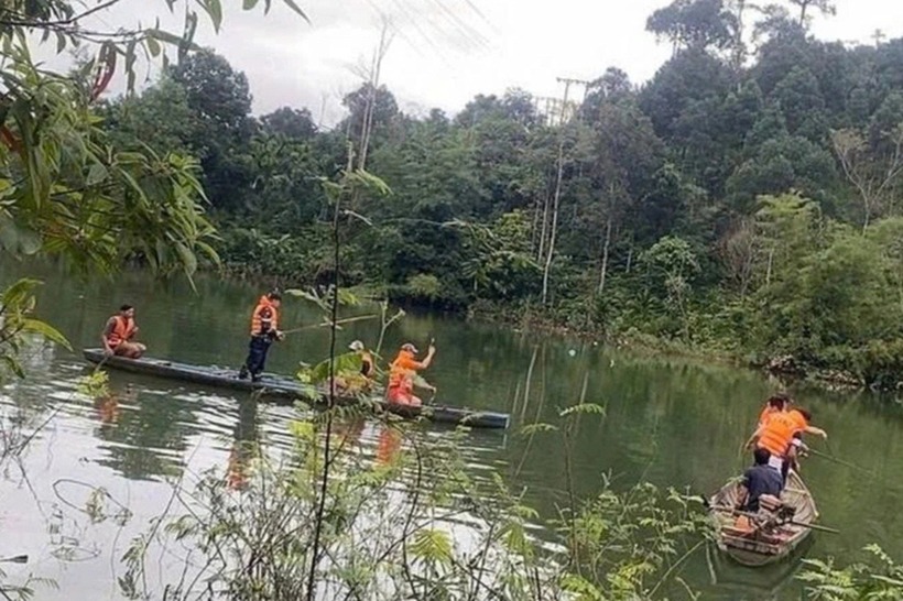 Vụ 2 cha con bị lật ghe khi đánh cá trên hồ thủy điện ở Đà Nẵng: Tìm ...